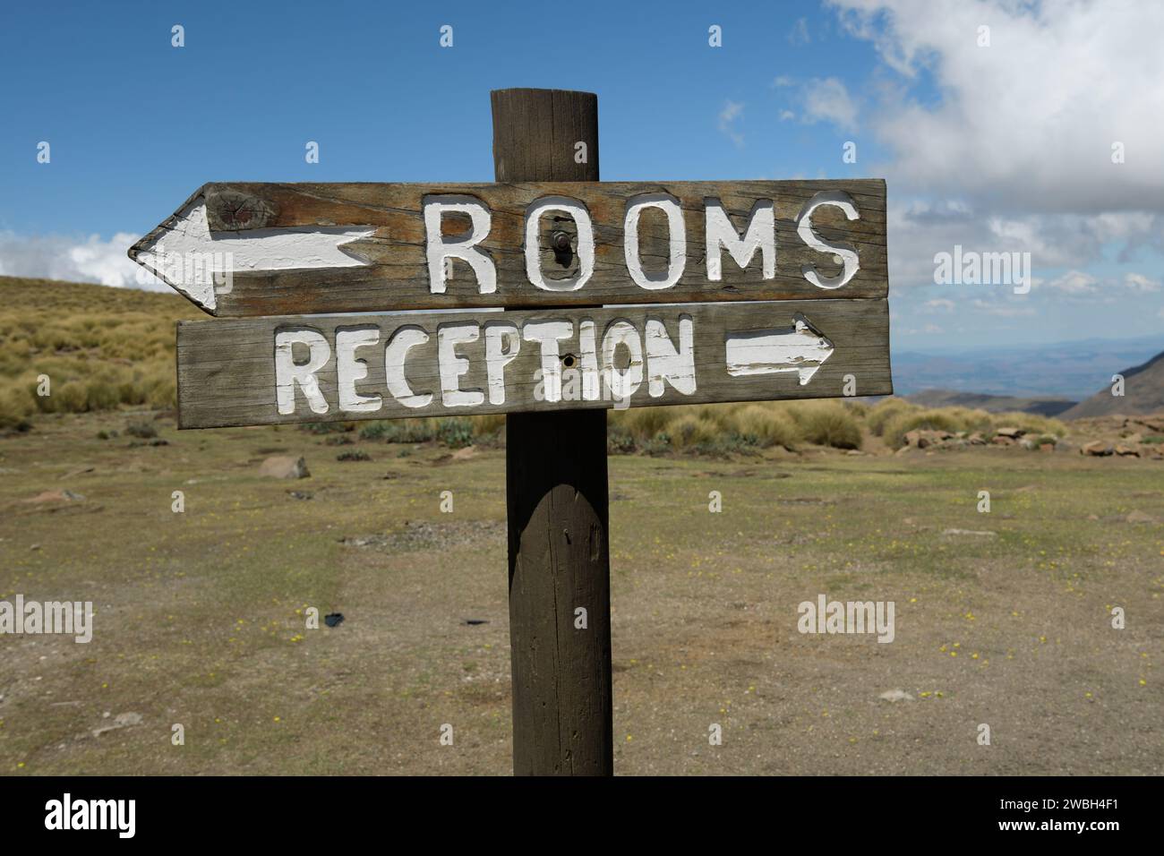 Hotel reception signboard hi-res stock photography and images - Alamy