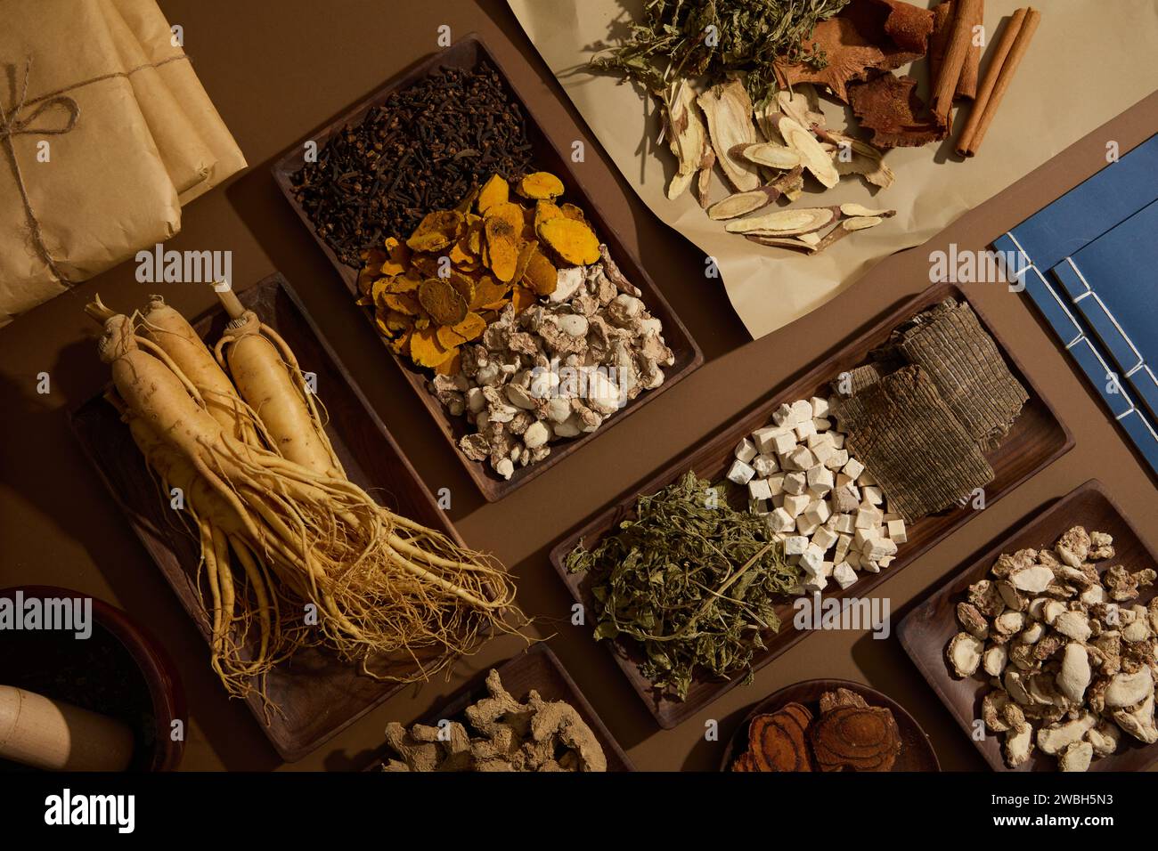 Ancient chinese pharmacy hi-res stock photography and images - Alamy