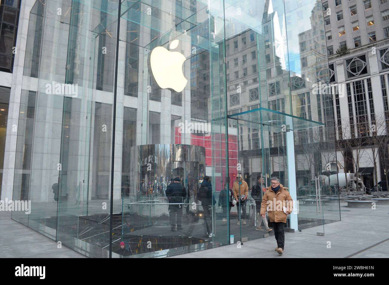 New York, United States. 10th Jan, 2024. Customers exit an Apple store ...