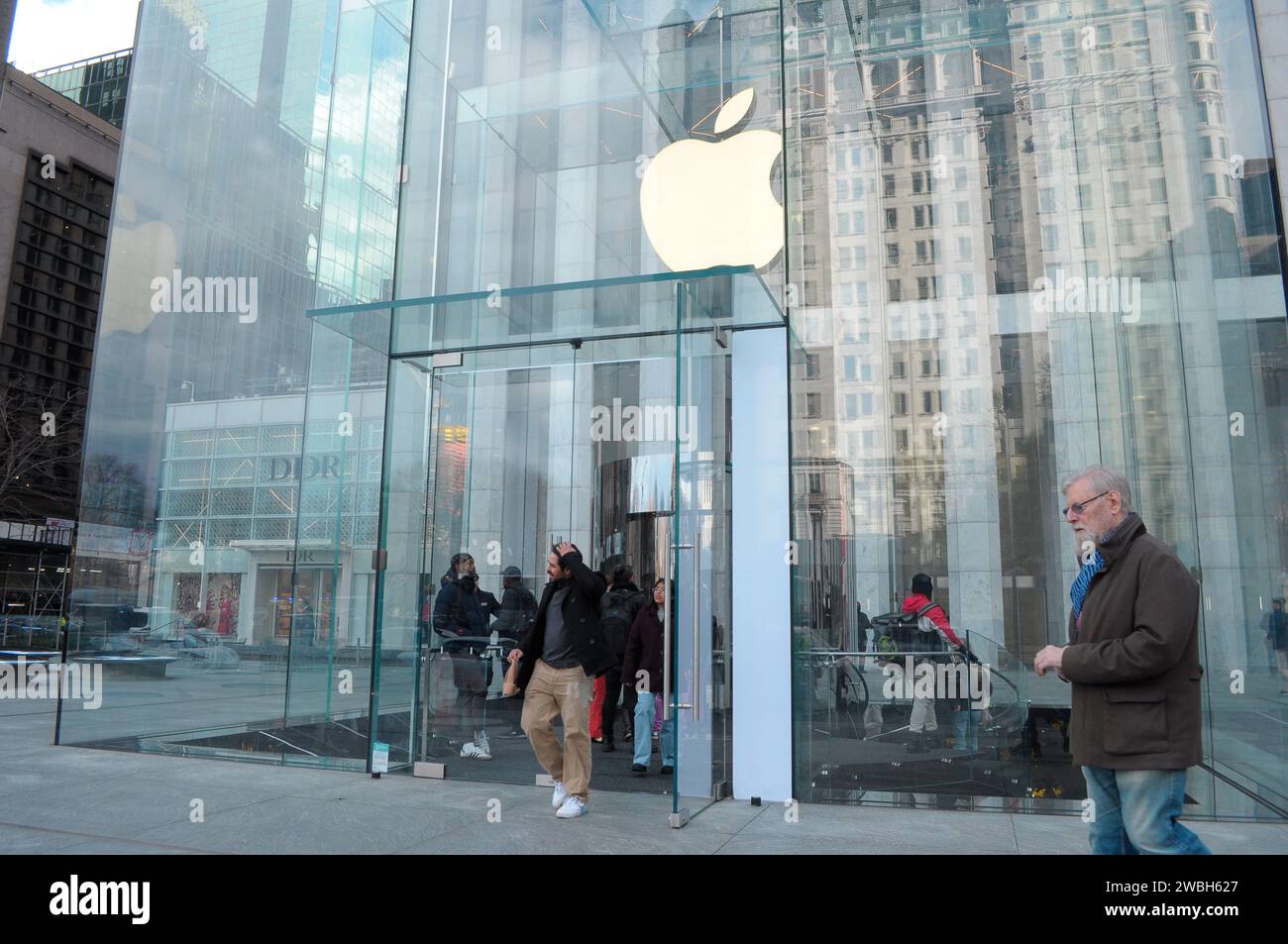 New York, United States. 10th Jan, 2024. Customers exit an Apple store ...