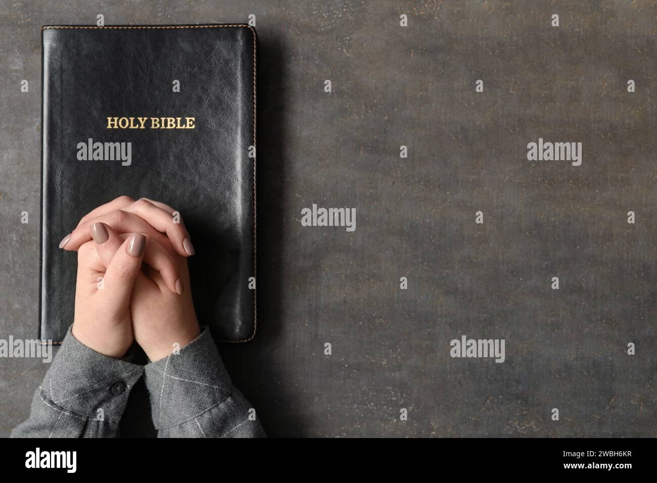 Woman with Holy Bible on grunge background Stock Photo - Alamy