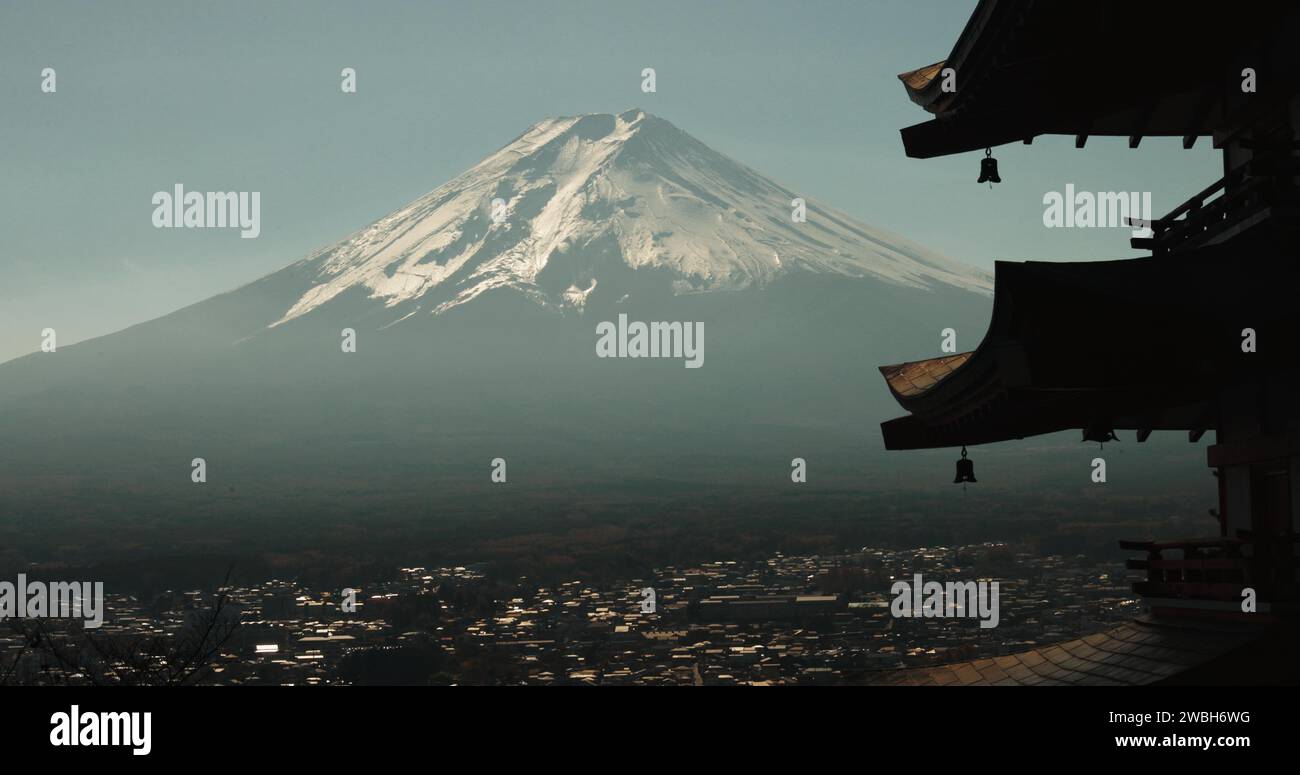 Temple and mount fuji hi-res stock photography and images - Alamy