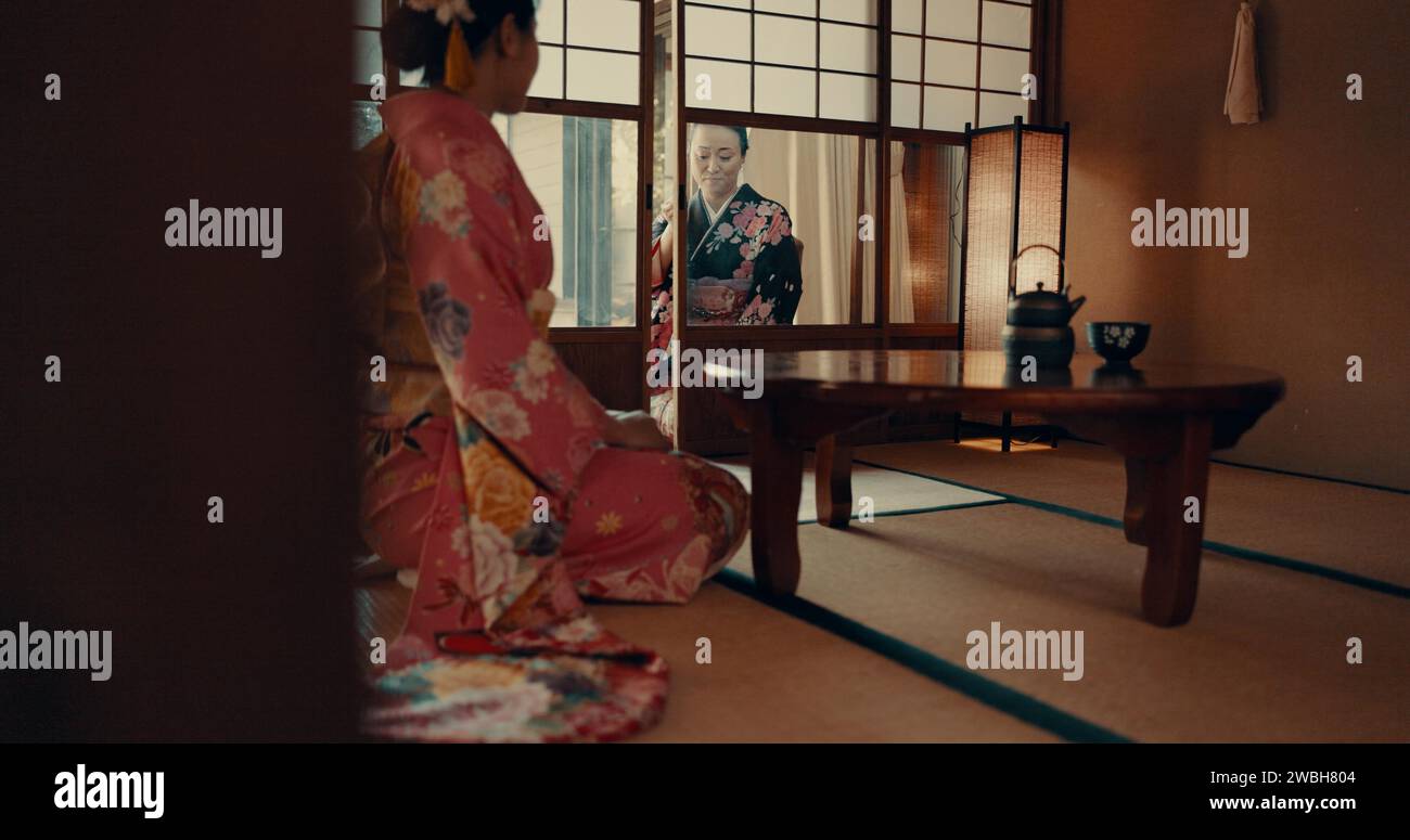 Indigenous fashion hi-res stock photography and images - Alamy