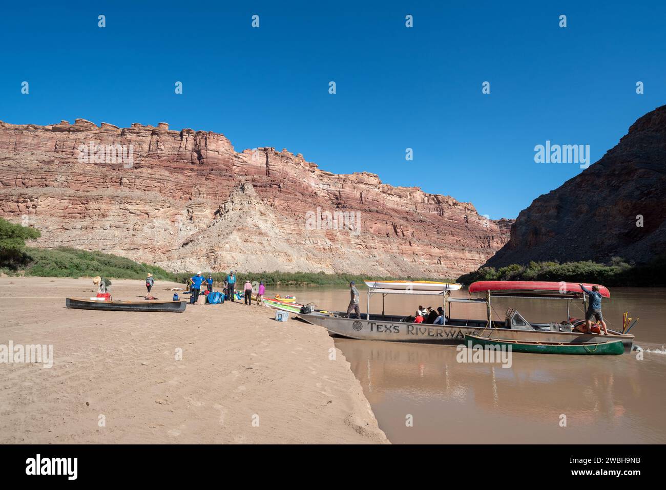 River runners loading jet boat for shuttle to take out, Canyonlands ...
