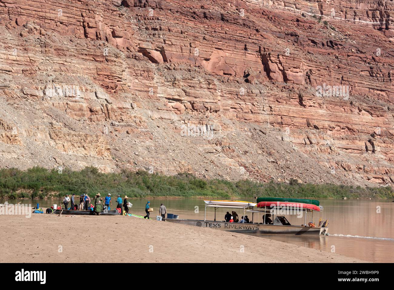 River runners loading jet boat for shuttle to take out, Canyonlands ...