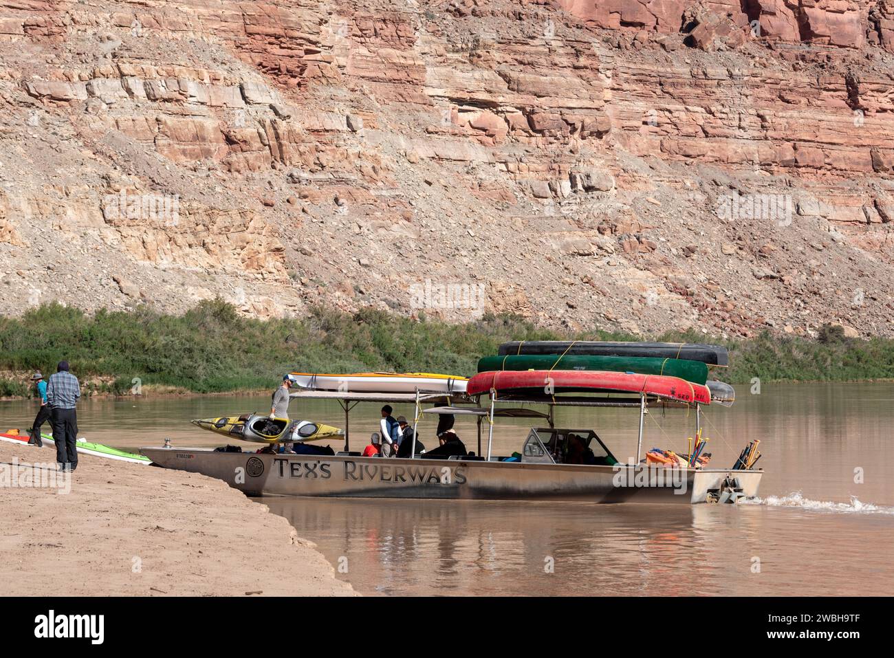 River runners loading jet boat for shuttle to take out, Canyonlands ...