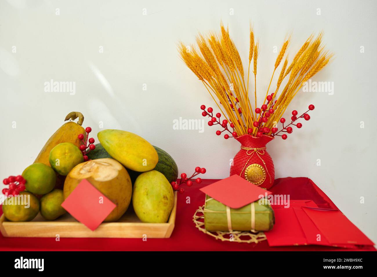 Tet tray hi-res stock photography and images - Alamy