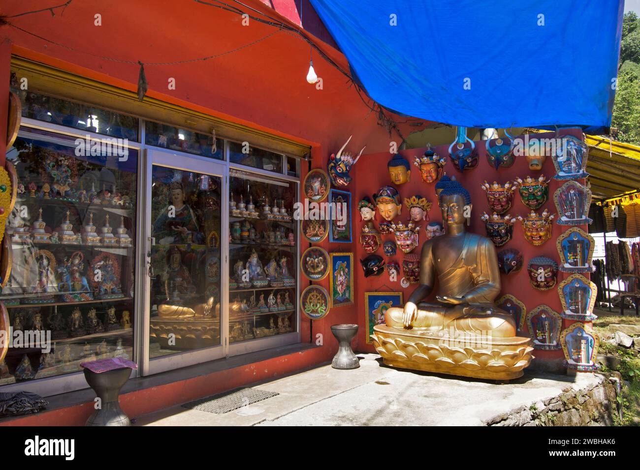 Handicraft shop, market street, Rewalsar, Nagar, Mandi, Kullu, Kulu ...