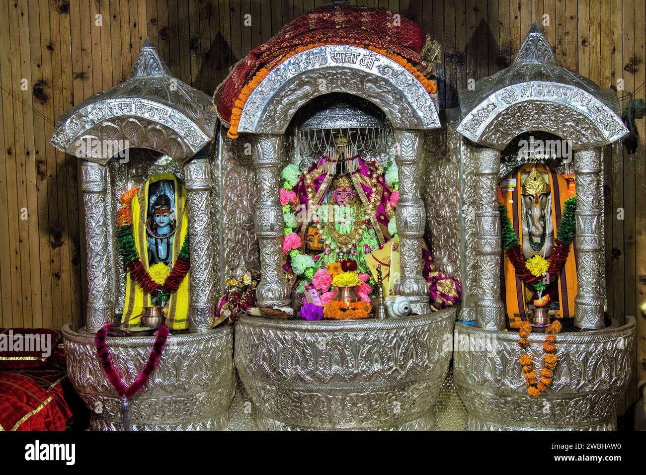 Idols of Naina Devi and Shiva and Ganesh, Naina Mata Hindu Mandir ...