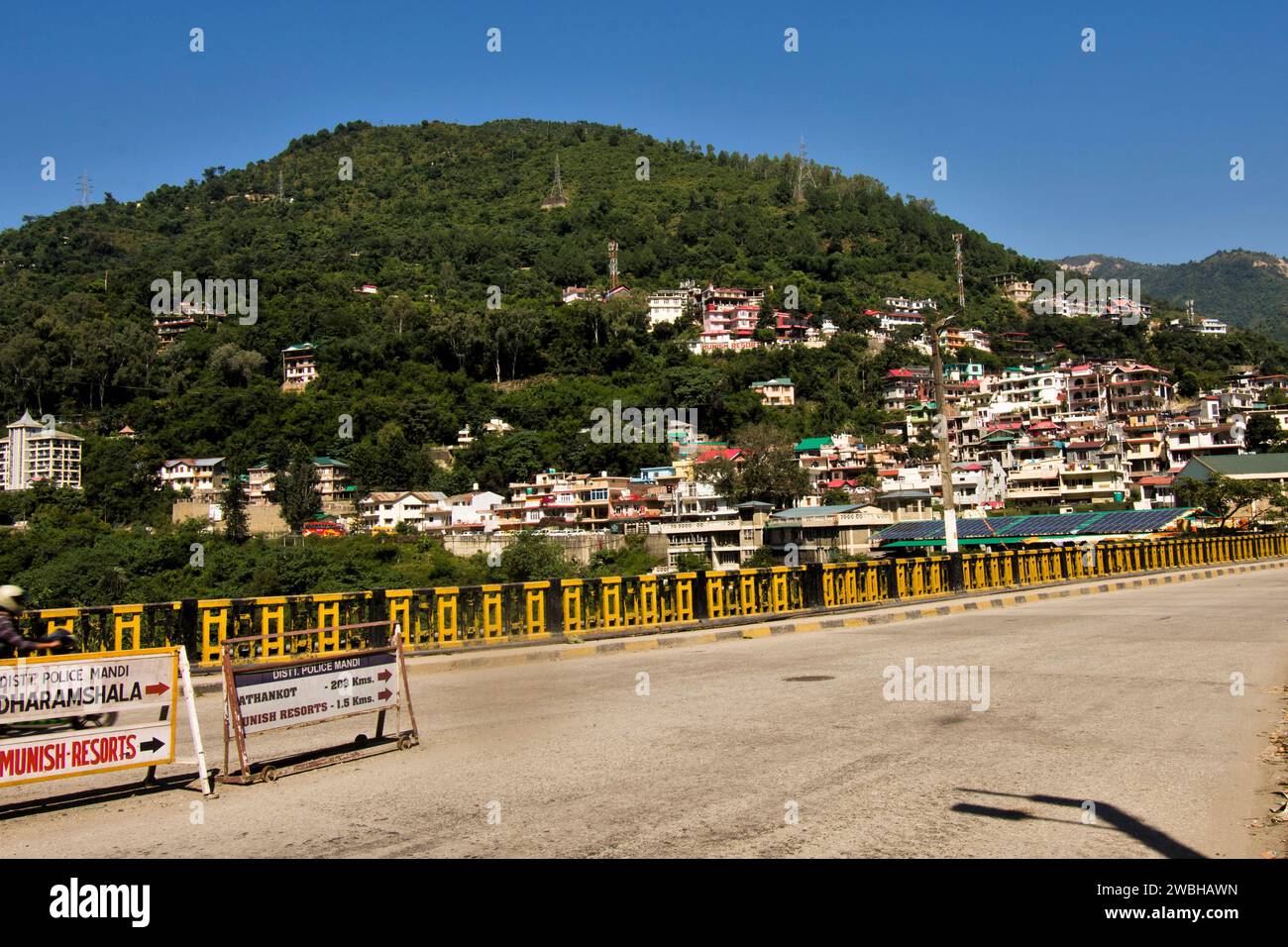 Small town, Mandi, Kullu, Himachal Pradesh, India, Asia Stock Photo - Alamy
