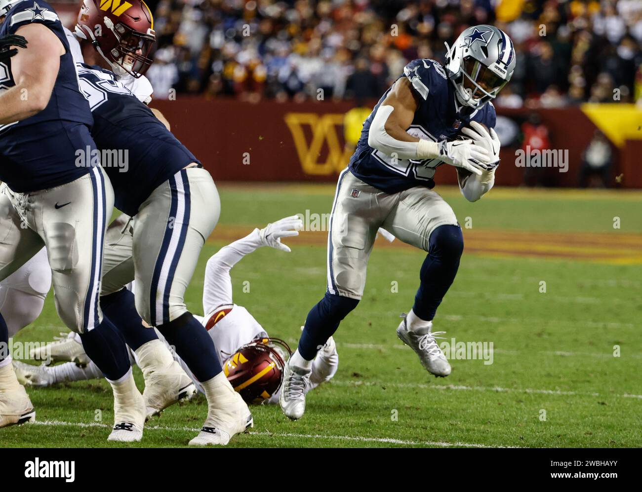 Dallas Cowboys running back Tony Pollard (20) with the carry against ...