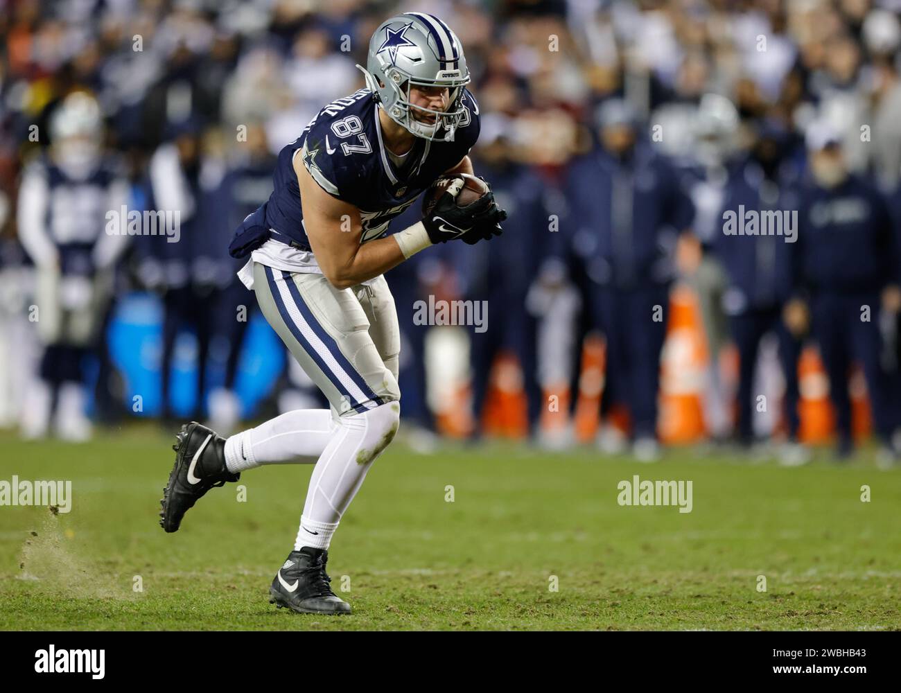 Dallas Cowboys tight end Jake Ferguson (87) receives the ball, running ...