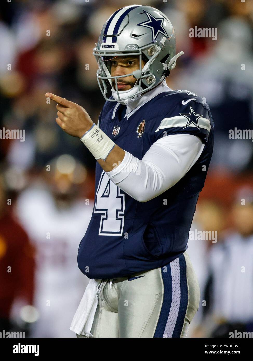 Washington commanders huddle hi-res stock photography and images - Alamy