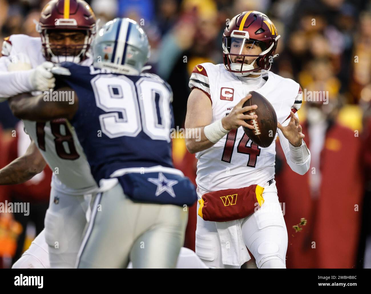 Washington Commanders quarterback Sam Howell (14) pump fakes a throw ...