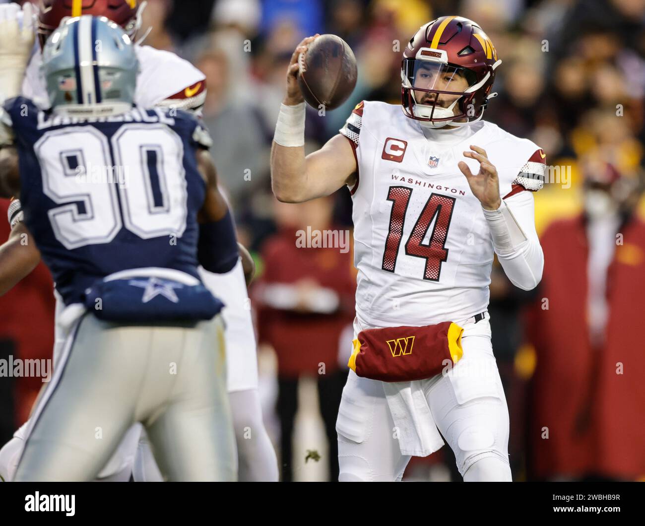 Washington Commanders quarterback Sam Howell (14) pump fakes a throw ...