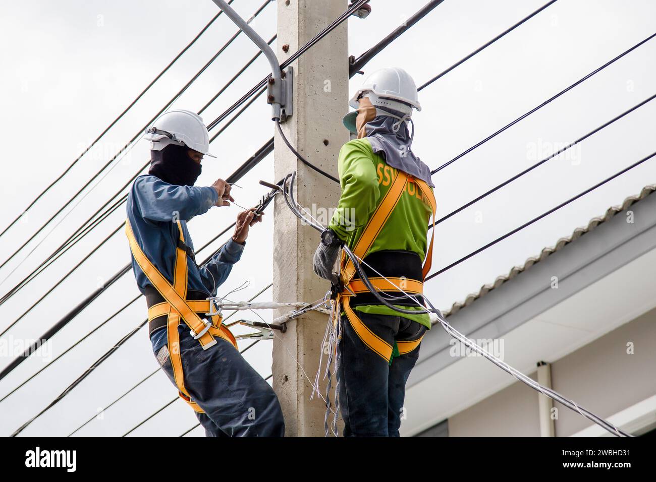 Working electrical wire connection pole hi-res stock photography and ...