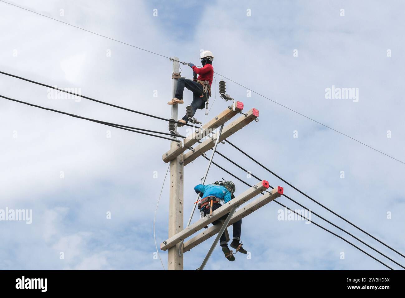 Working electrical wire connection pole hi-res stock photography and ...
