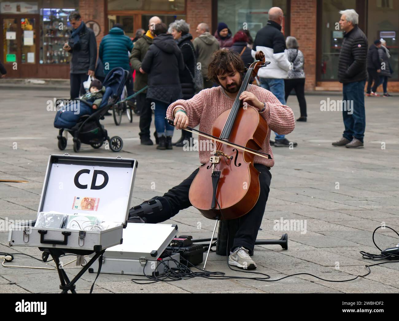 Young street musician playing cello hi-res stock photography and images ...