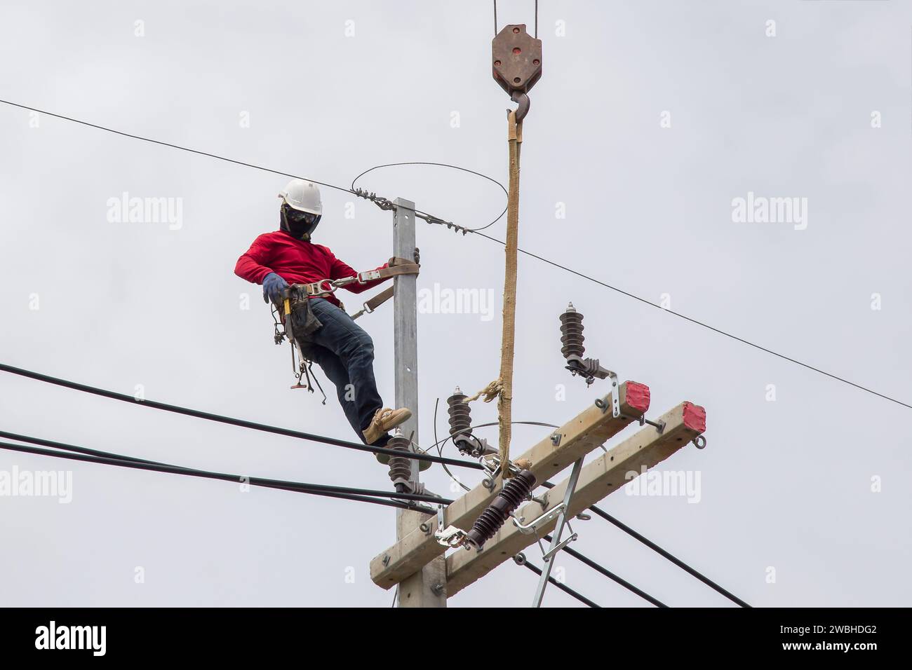 Working electrical wire connection pole hi-res stock photography and ...