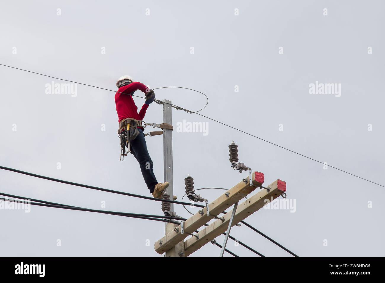 Working electrical wire connection pole hi-res stock photography and ...