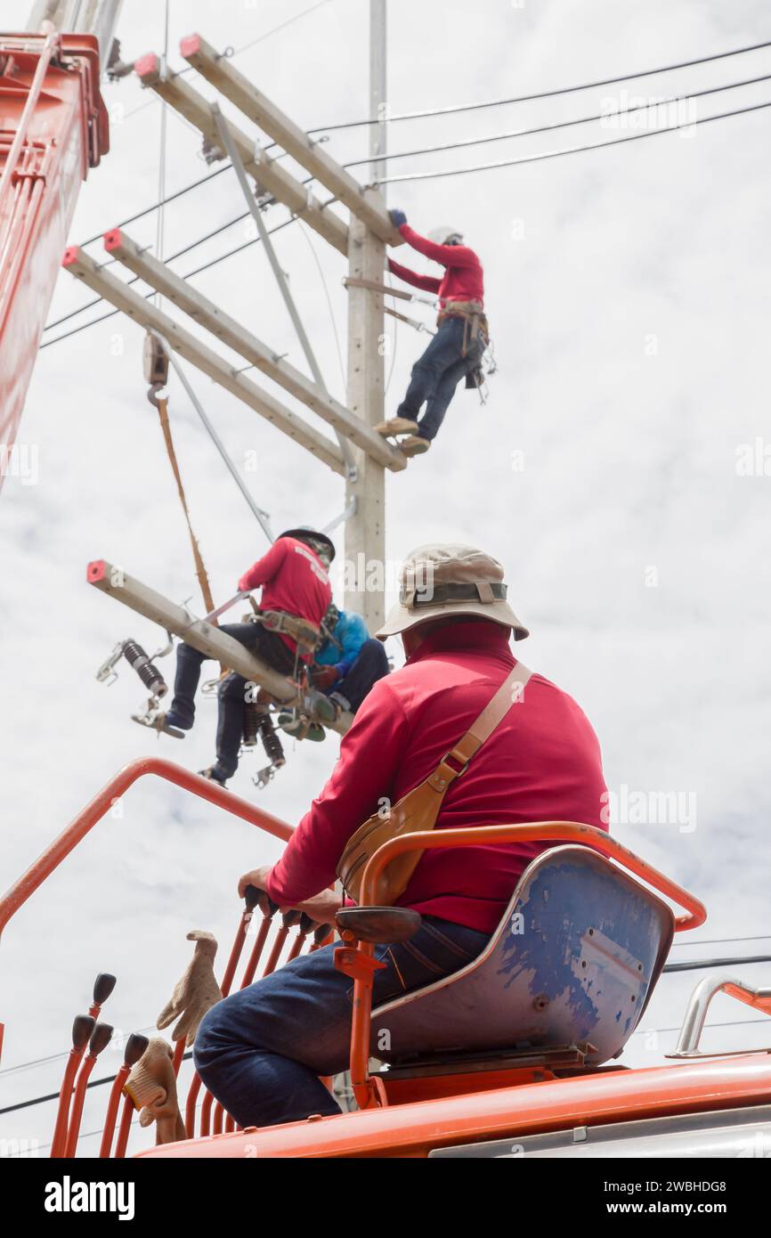 Working electrical wire connection pole hi-res stock photography and ...