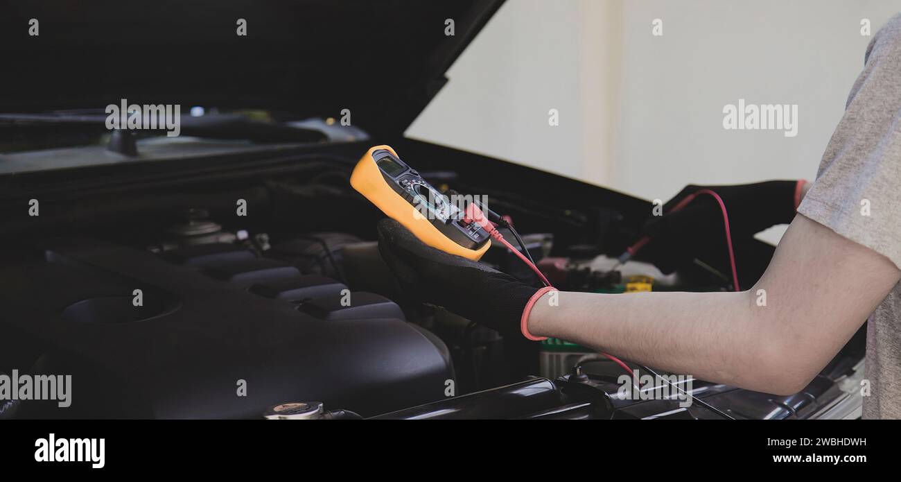 Replace batteries hi-res stock photography and images - Alamy