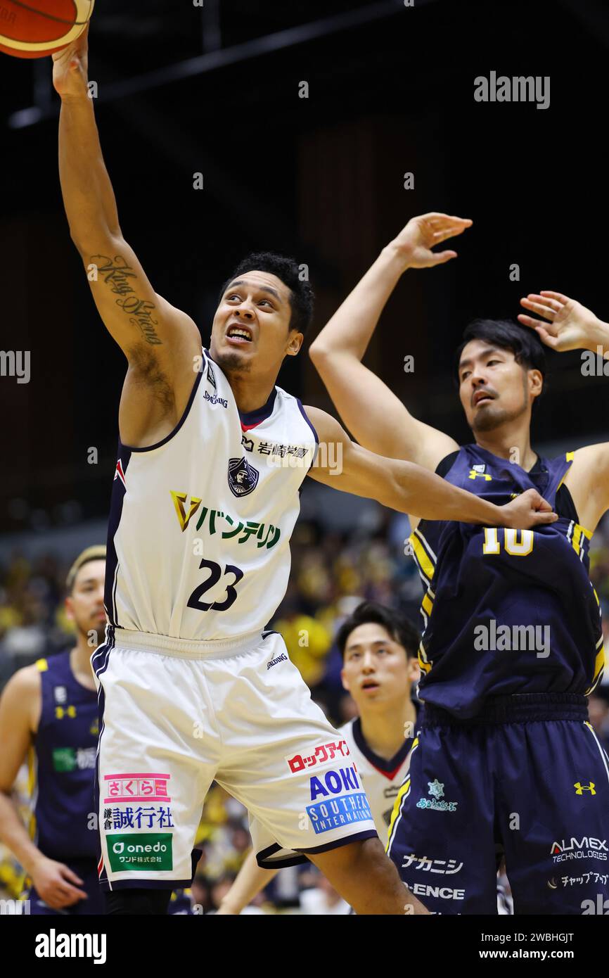 Yokohama Budokan, Kanagawa, Japan. 10th Jan, 2024. (L-R) Kai King (B-Corsairs), Kosuke Takeuchi ...