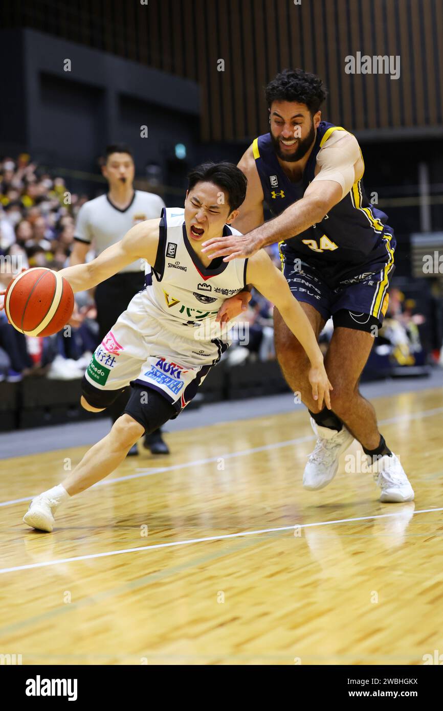 Yokohama Budokan, Kanagawa, Japan. 10th Jan, 2024. (L-R) Yuki Kawamura (B-Corsairs), Grant ...