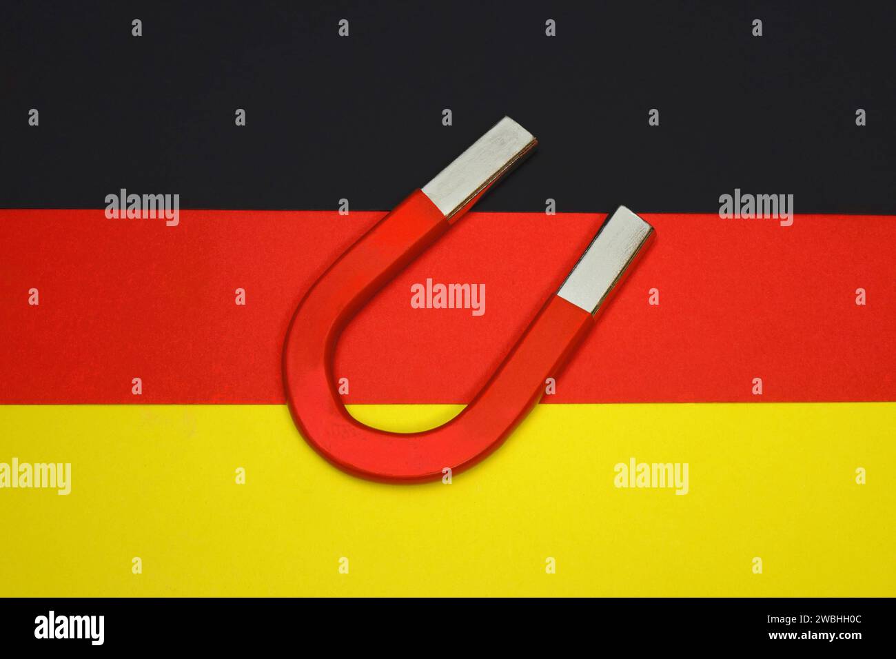 Deutschlandfahne und Hufeisenmagnet Deutschlandfahne und Hufeisenmagnet ...