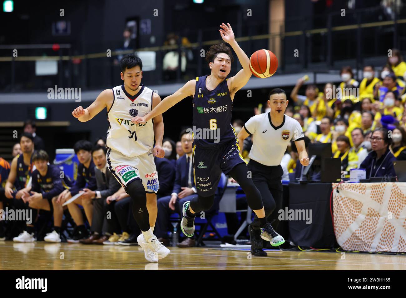 Yokohama Budokan, Kanagawa, Japan. 10th Jan, 2024. (L-R) Koya Sudo (B-Corsairs), Makoto Hiejima ...