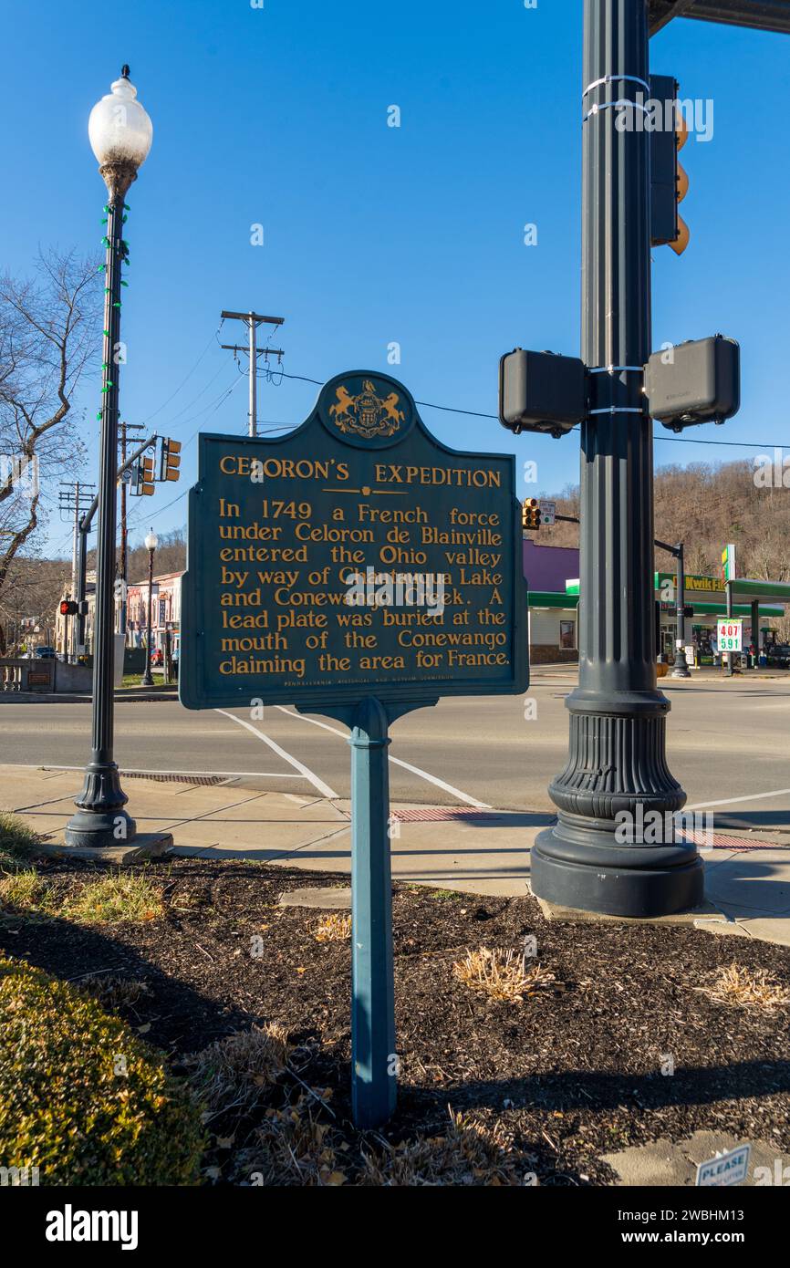 Downtown warren activities hi-res stock photography and images - Alamy