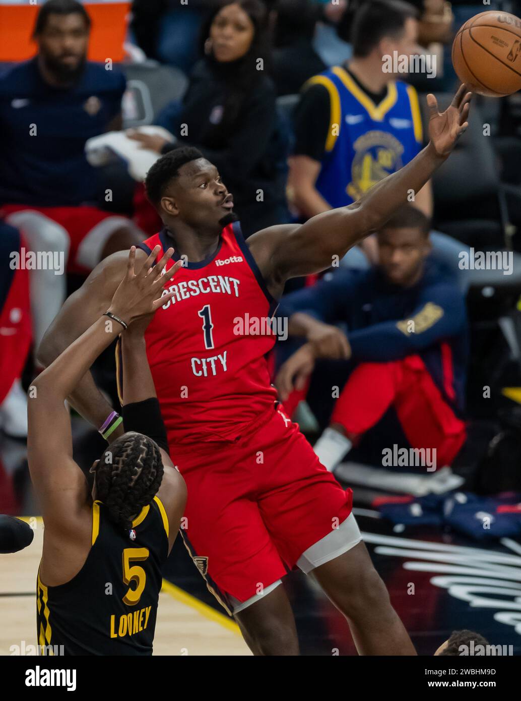 San Francisco, USA. 10th Jan, 2024. Zion Williamson (R) of New Orleans ...