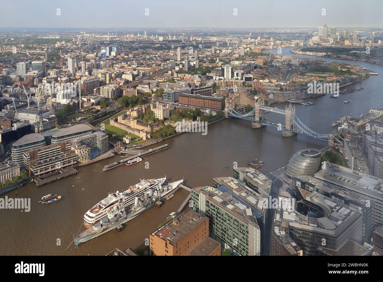 Ship near tower bridge london hi-res stock photography and images - Alamy
