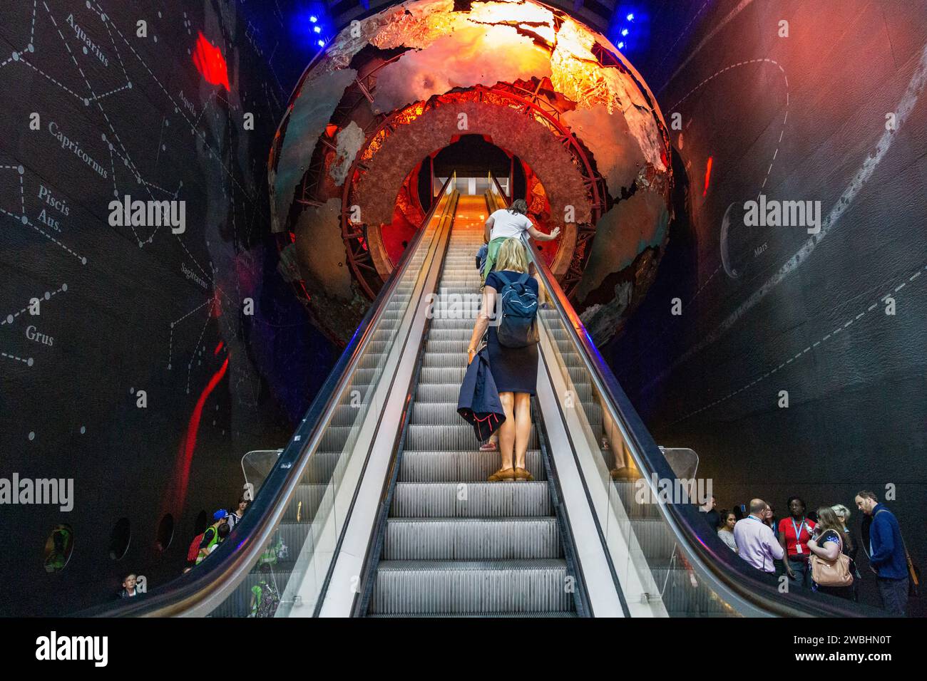 Natural history museum earth hall hi-res stock photography and images ...