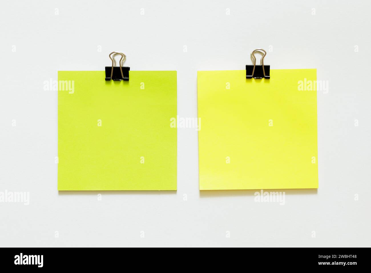 Two yellow blank sticky notes hi-res stock photography and images - Alamy