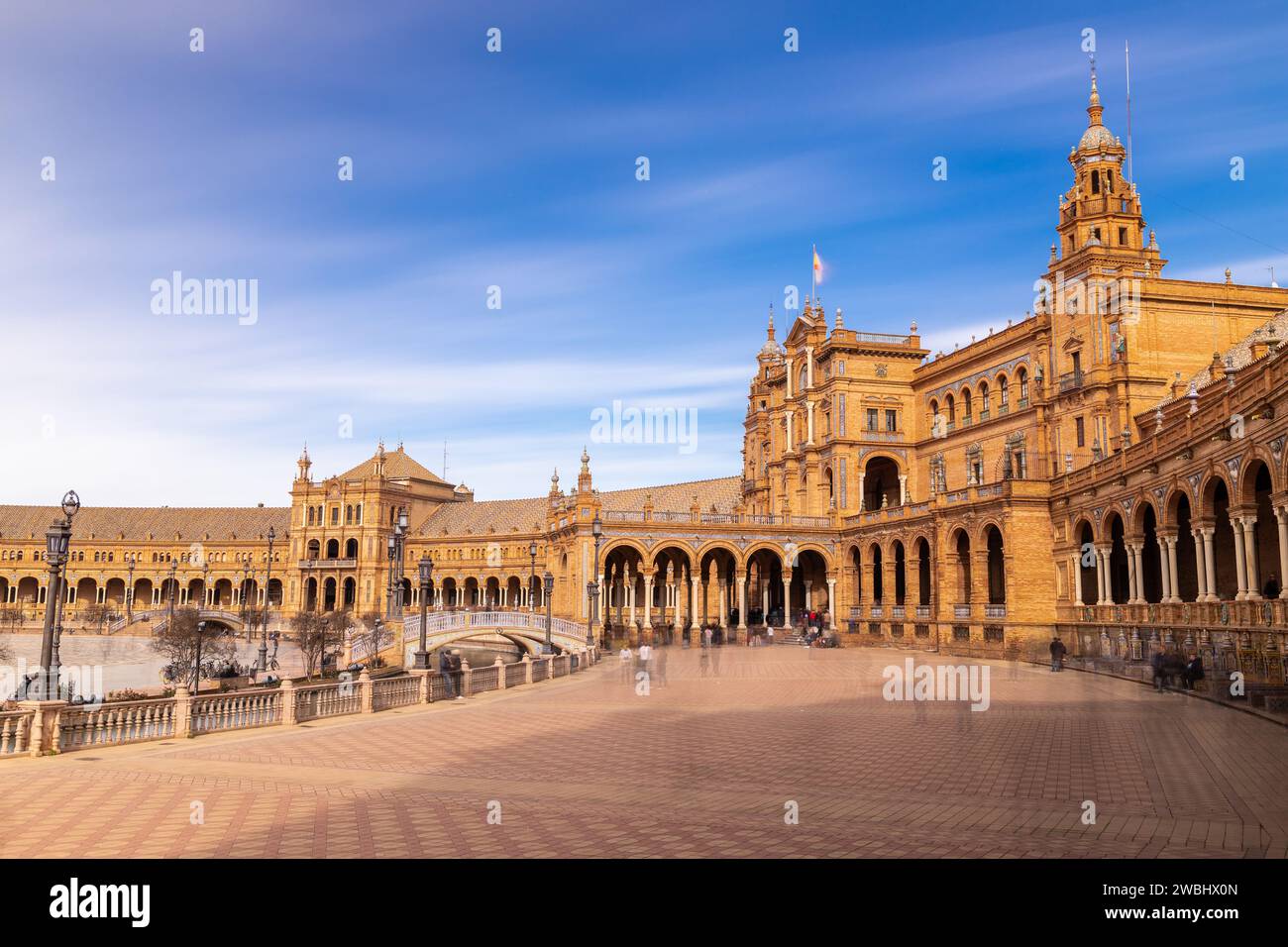 Giralda seville park hi-res stock photography and images - Alamy