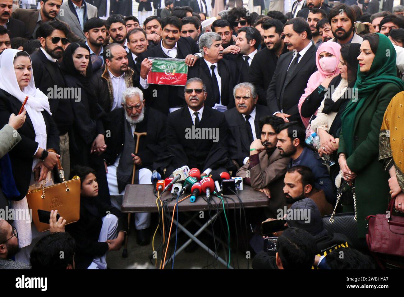 Peshawar, Peshawar, Pakistan. 11th Jan, 2024. Peshawar high court decision to grant bat as ...