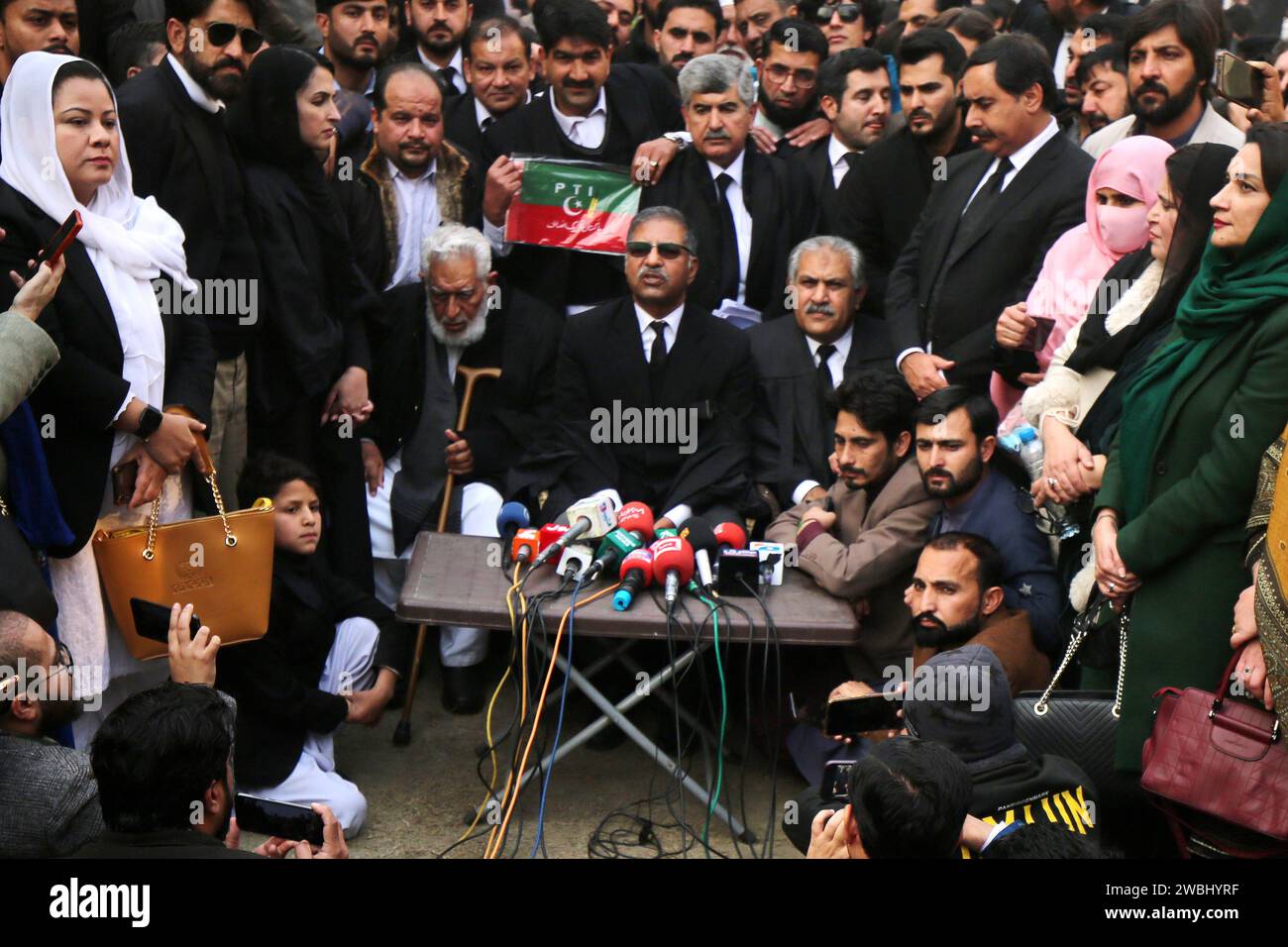 Peshawar, Peshawar, Pakistan. 11th Jan, 2024. Peshawar high court decision to grant bat as ...