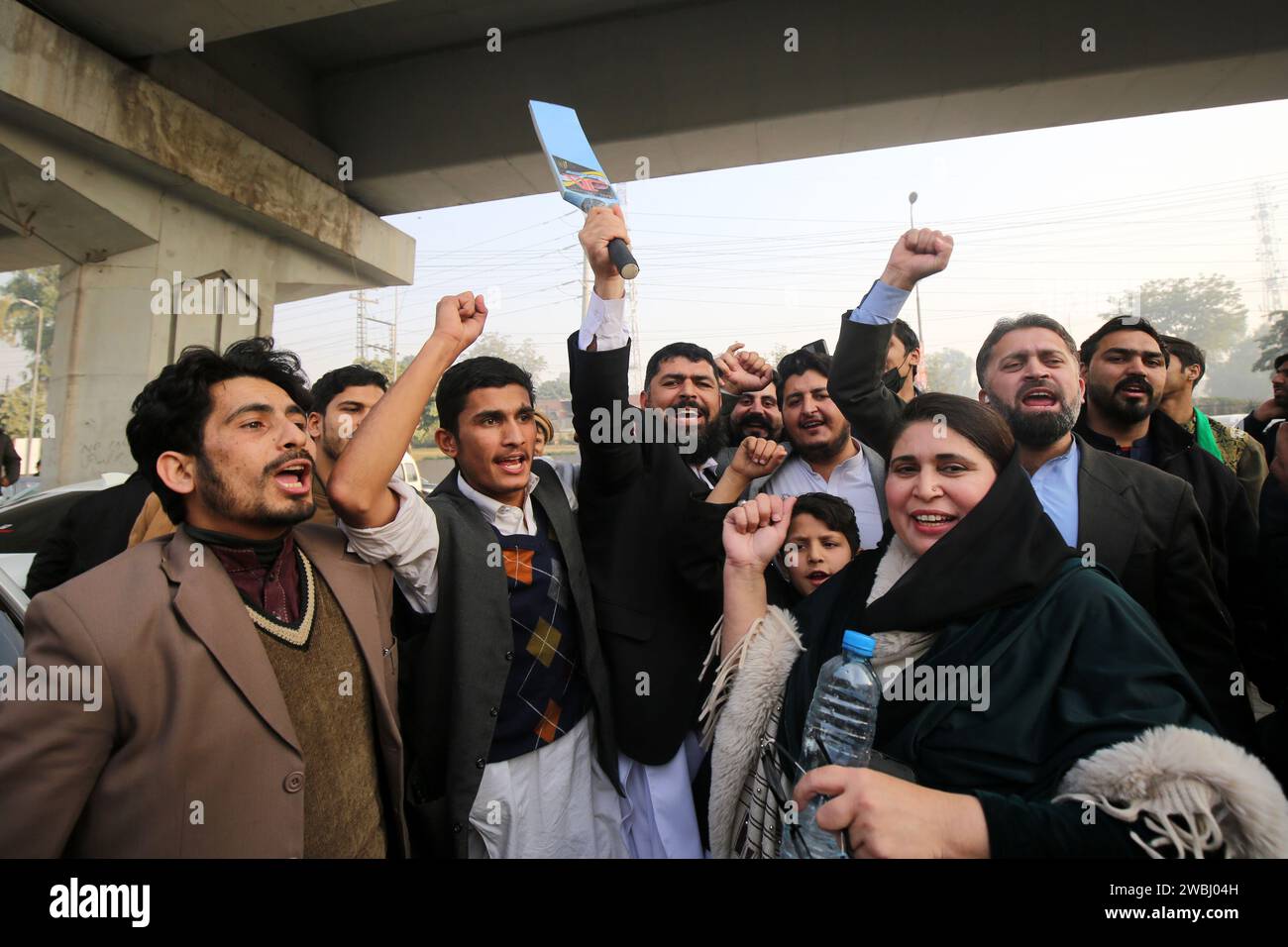 Peshawar, Peshawar, Pakistan. 11th Jan, 2024. Peshawar high court decision to grant bat as ...