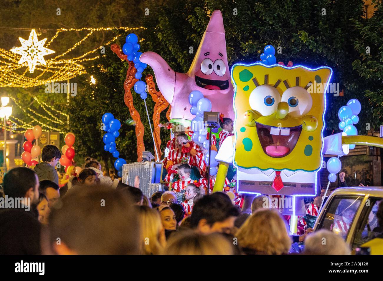 Large crowds at the three wise men parade in Seville during the evening ...