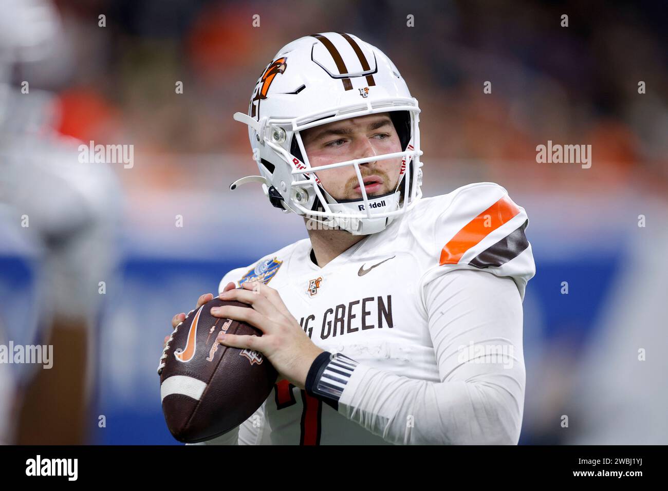 Bowling Green quarterback Connor Bazelak (7) looks to throw during the ...