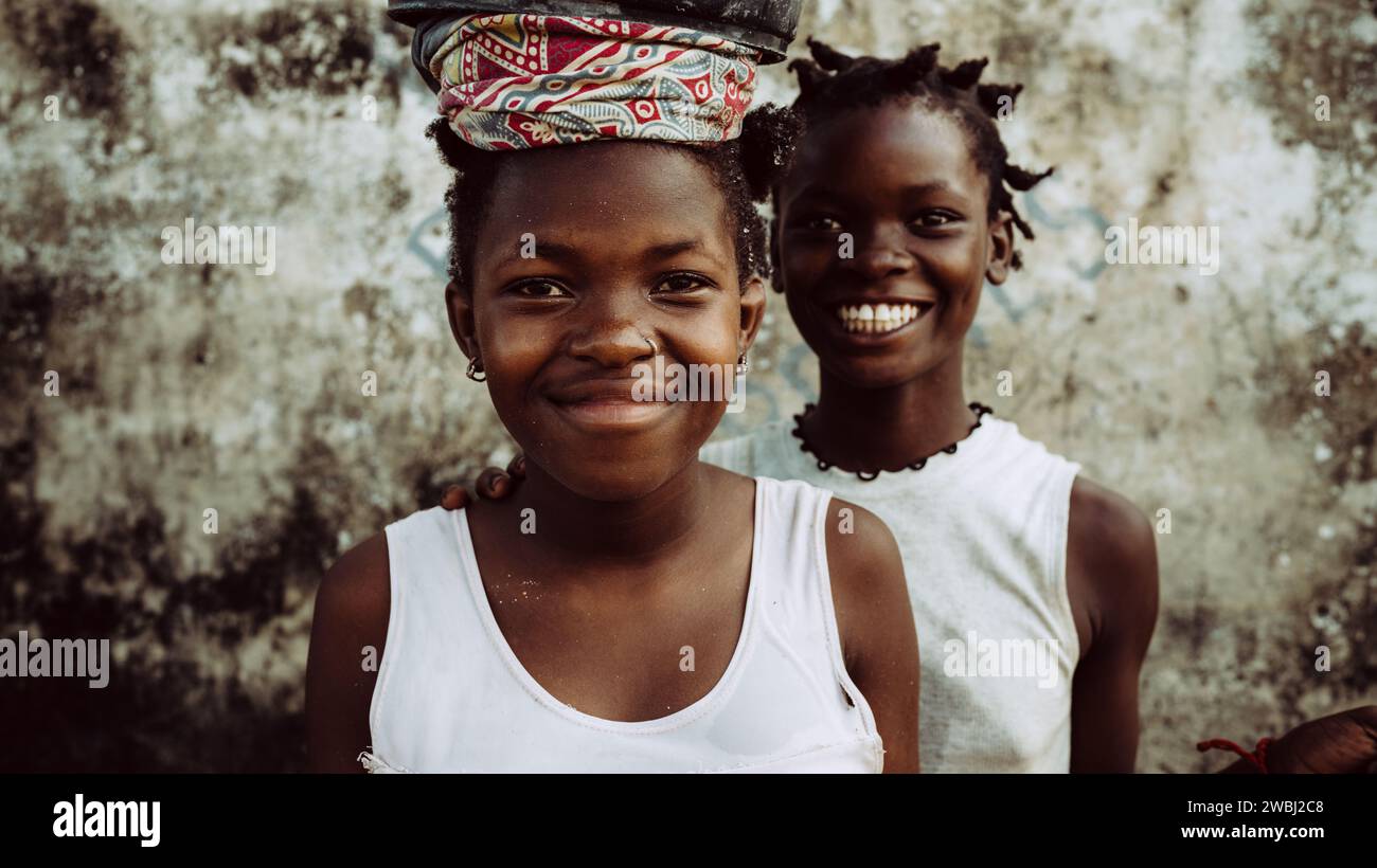 African tribal girls hi-res stock photography and images - Alamy