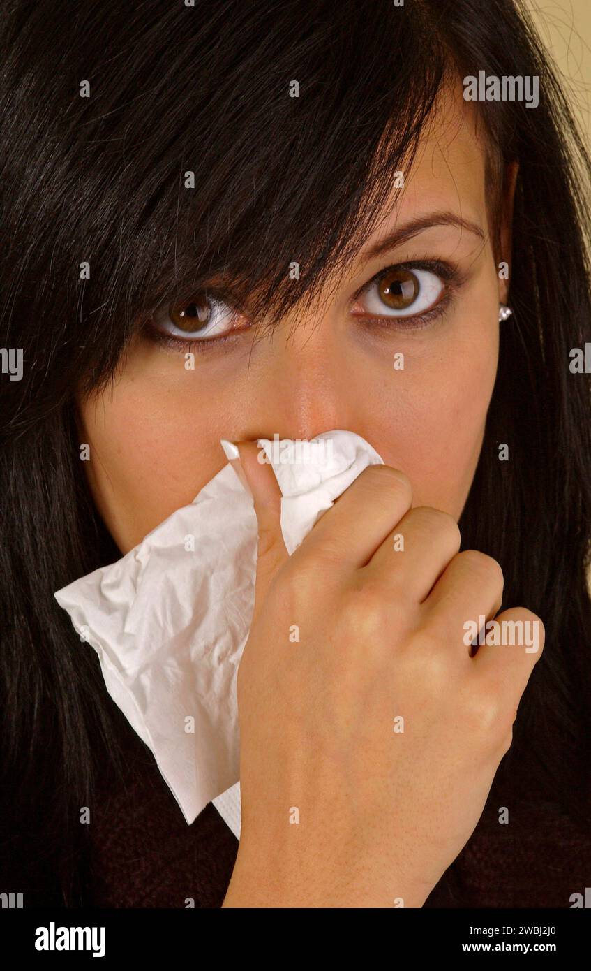 Nase putzen frau hi-res stock photography and images - Alamy