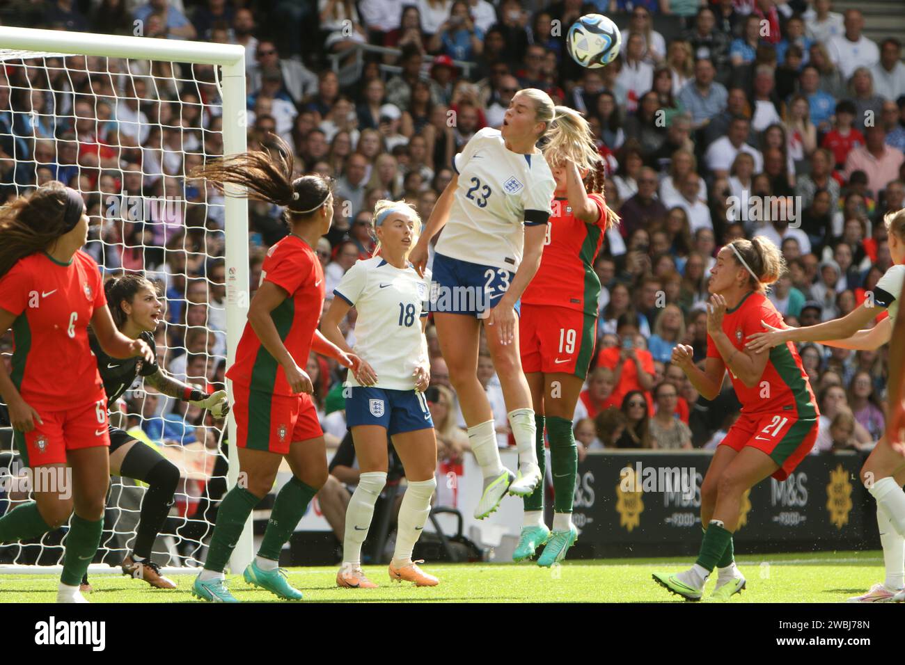 Team heading ball header hi-res stock photography and images - Alamy