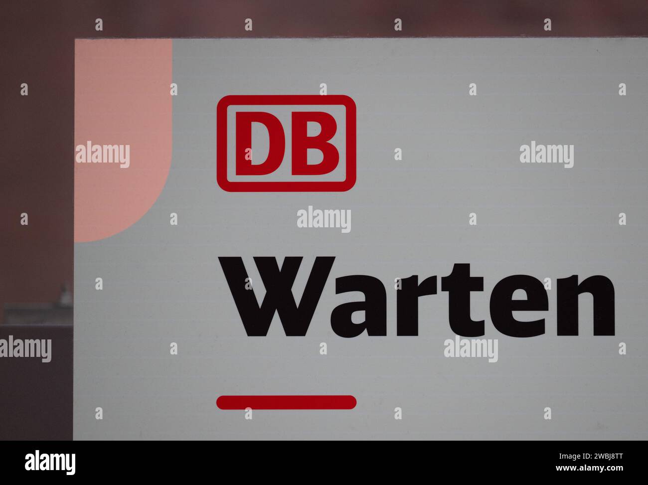 Dresden, Germany. 11th Jan, 2024. A "DB Warten" sign hangs at a travel ...