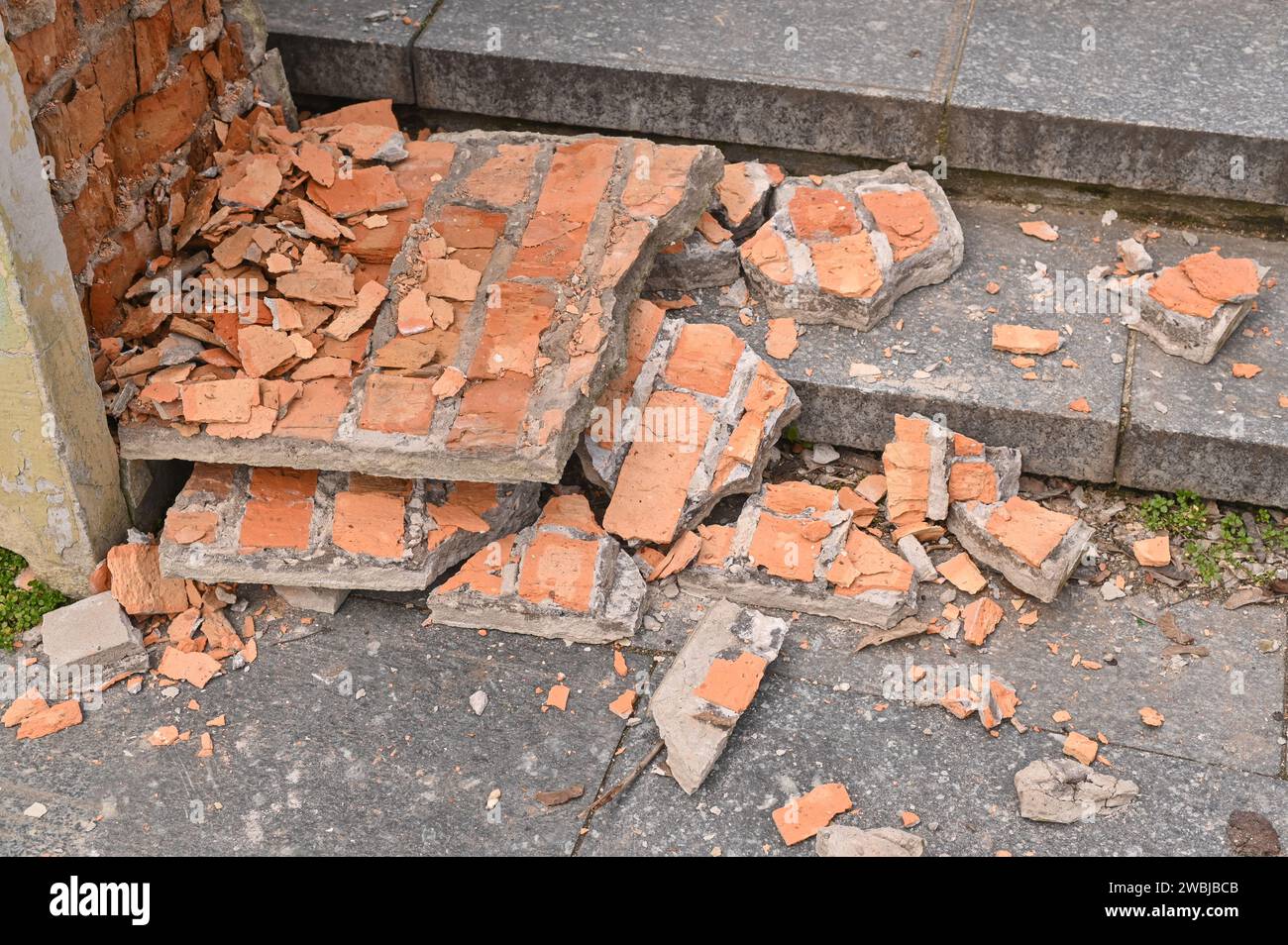 Crumbling brick pile hi-res stock photography and images - Alamy