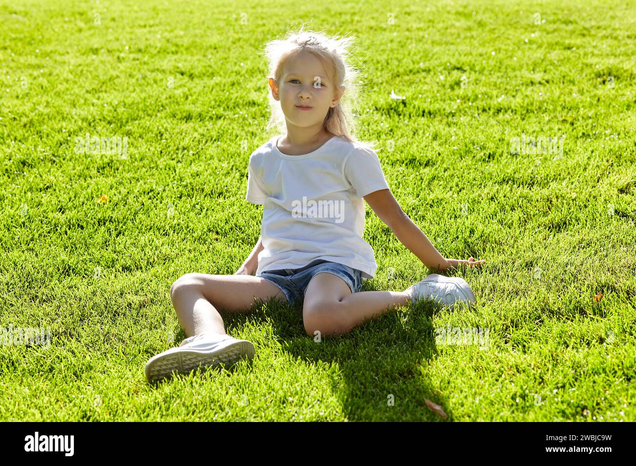 Girl lawn hi-res stock photography and images - Alamy