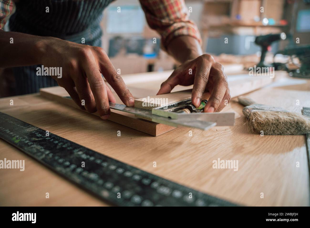 Measuring a piece of furniture hi-res stock photography and images - Alamy