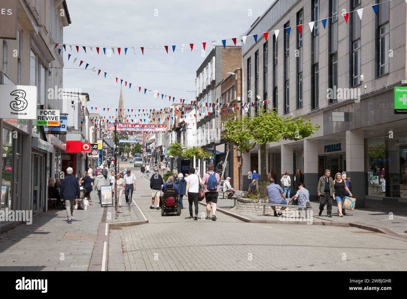 Shops and shoppers on Union Street, Torquay in Devon in the United ...