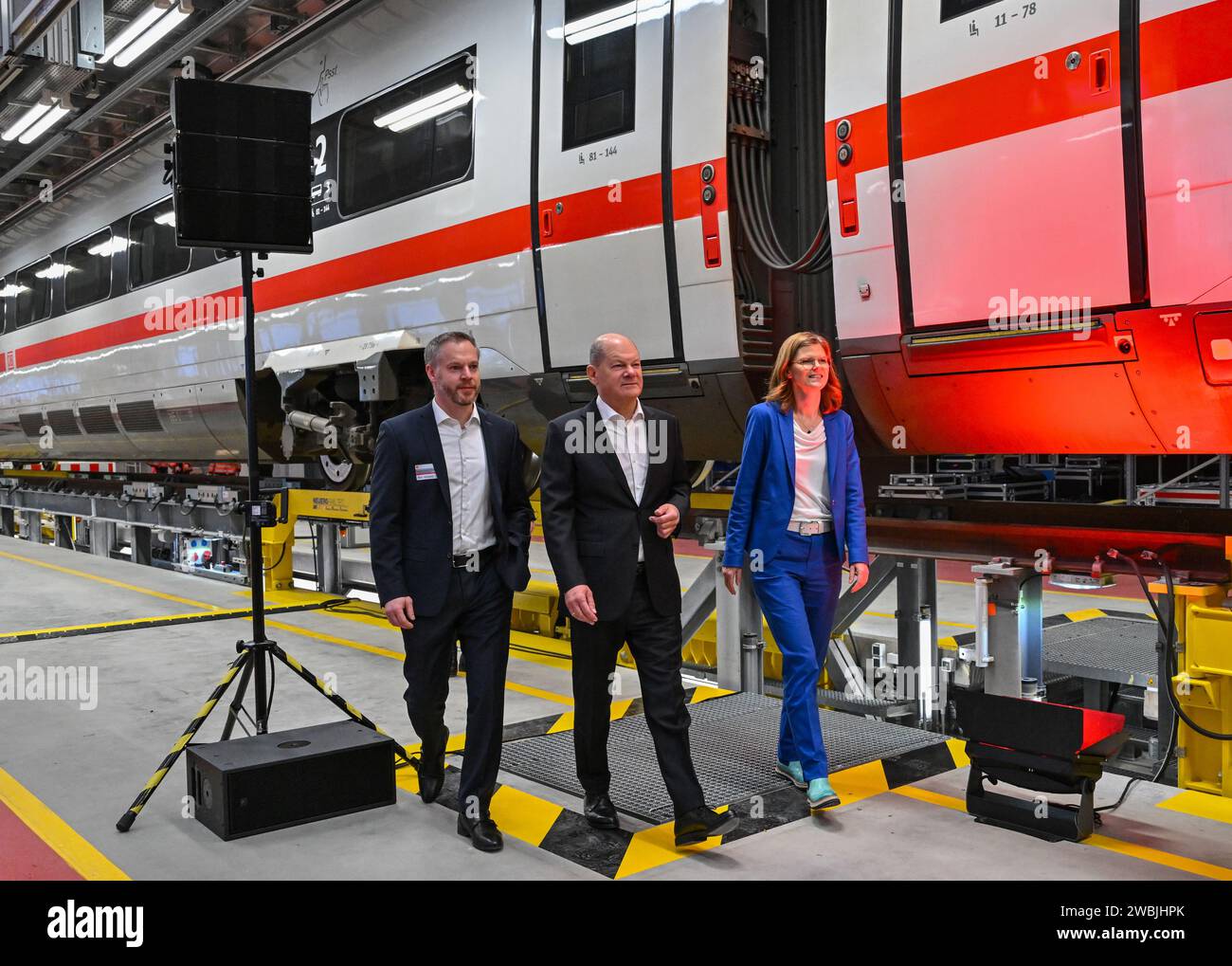 11 January 2024, Brandenburg, Cottbus: Marc Hermann (l-r), Deutsche ...